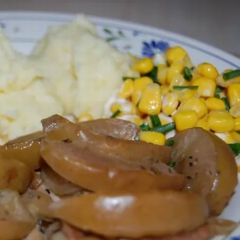 Almás hús tejszínes kukoricasalátával Recept képpel | Mindmegette.hu