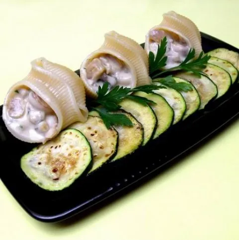 Gesztenyés-gombás csigatészta cukkinivel Recept képpel | Mindmegette.hu