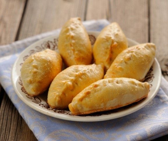 Csirkehúsos pirog receptje omlós tésztából | Mindmegette.hu