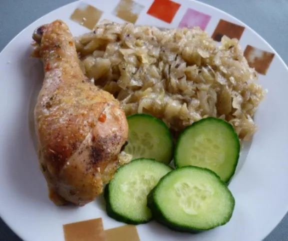 Részeges csirkecomb párolt káposztával Recept képpel | Mindmegette.hu