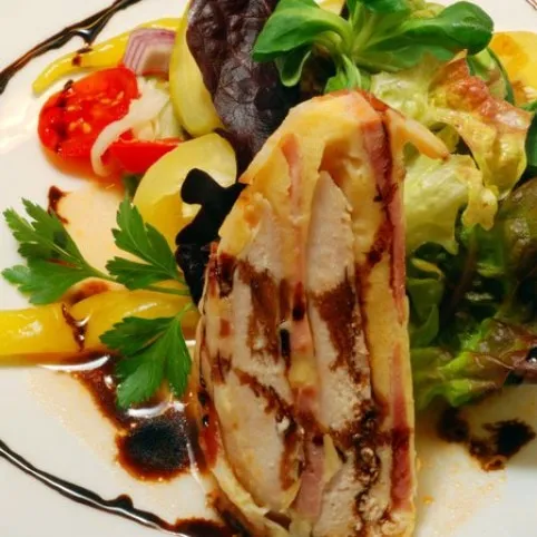 Sajttal és sonkával rakott csirkemell Recept képpel | Mindmegette.hu