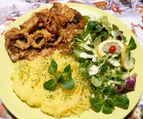 Sertésszelet lyoni hagymával Recept képpel | Mindmegette.hu