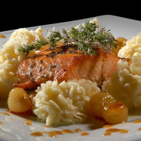 Kakukkfüves lazac mézes hagymával Recept képpel | Mindmegette.hu