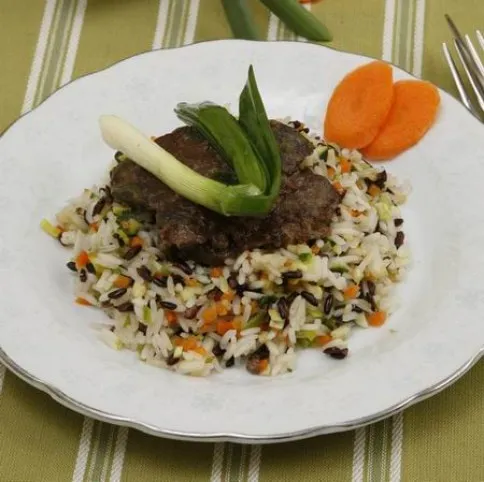 Lyoni borjúmáj illatos rizskonfettivel és sült újhagymával Recept ...