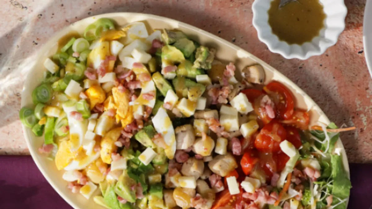 Cobb saláta recept videón | Mindmegette.hu