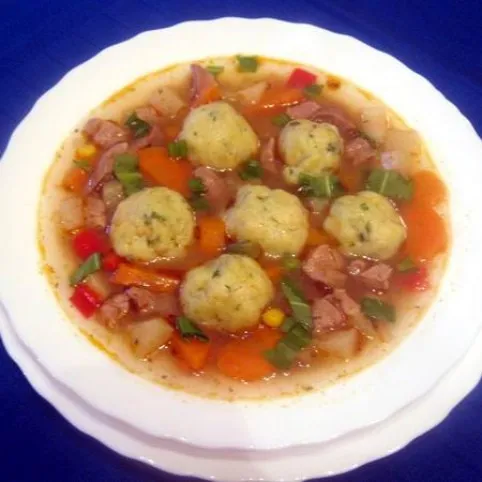 Raguleves medvehagymás burgonyagombóccal Recept képpel | Mindmegette.hu