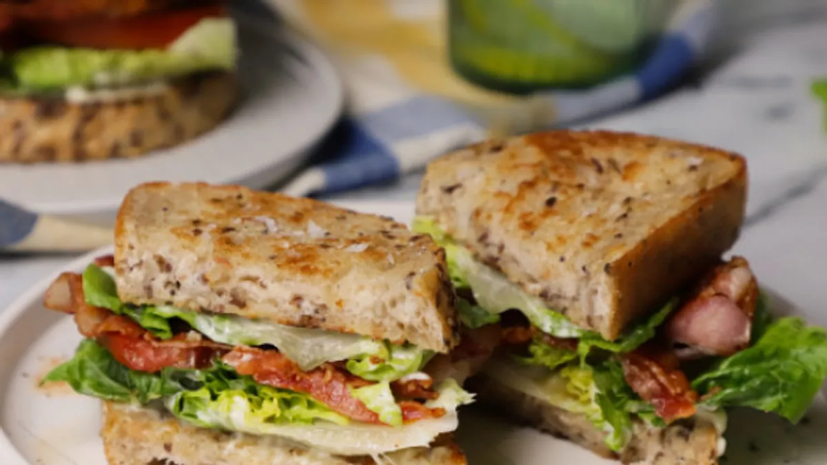 Így készül a legtutibb BLT szendvics | Mindmegette.hu