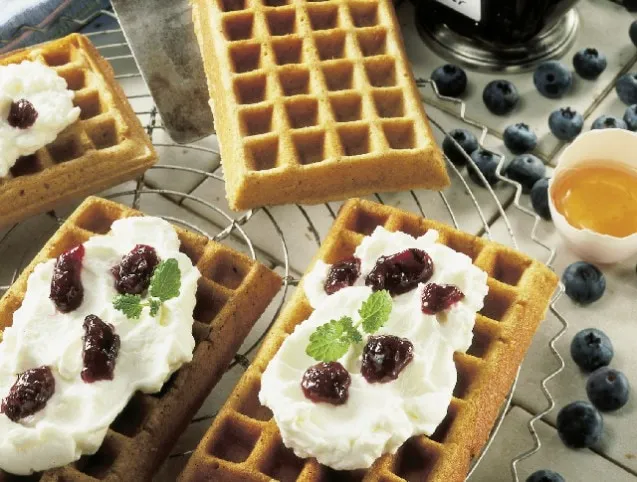 Gofri áfonyapürével Recept képpel | Mindmegette.hu