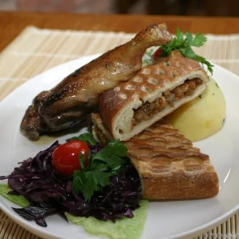 Majoránnás kacsacomb káposztás rétessel és tepertős burgonyával Recept ...