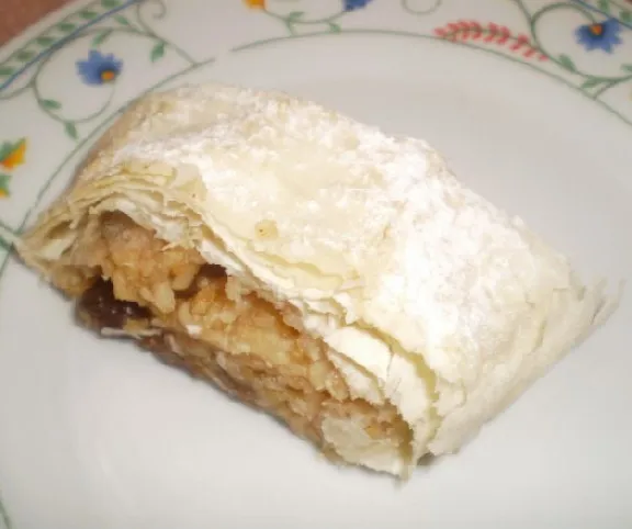 Almás rétes mazsolával, fahéjjal Recept képpel | Mindmegette.hu