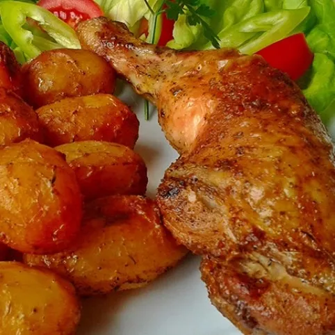 Sült csirkecombok tepsis újkrumplival Recept képpel | Mindmegette.hu