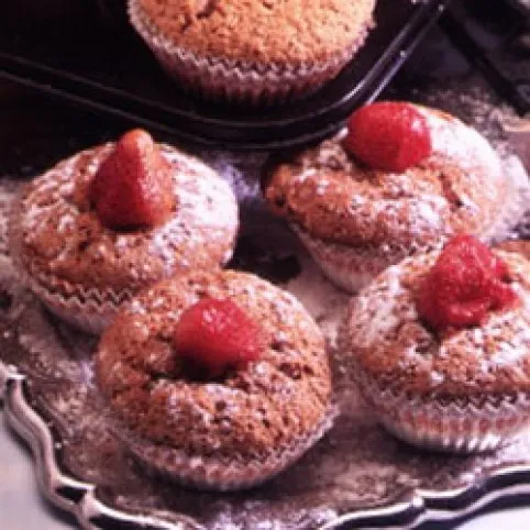 Diós muffin eperrel Recept képpel | Mindmegette.hu