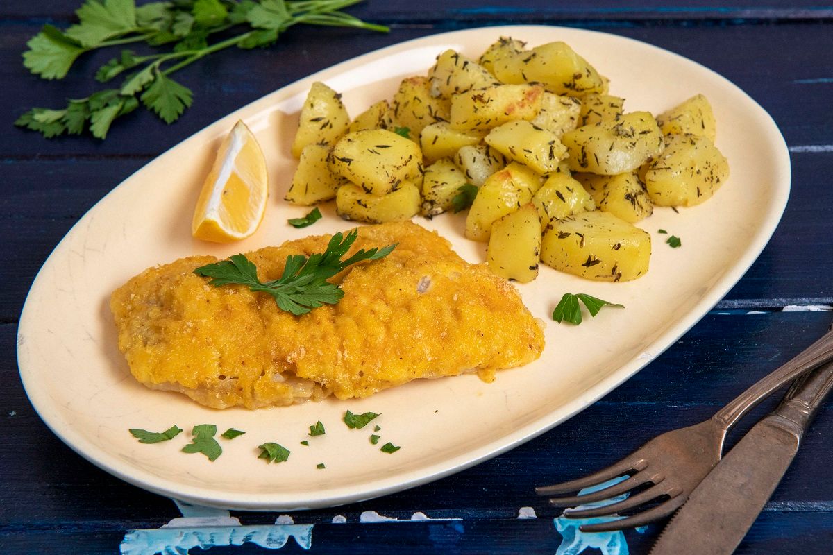 Rántott hal citromos sült krumplival | Mindmegette.hu