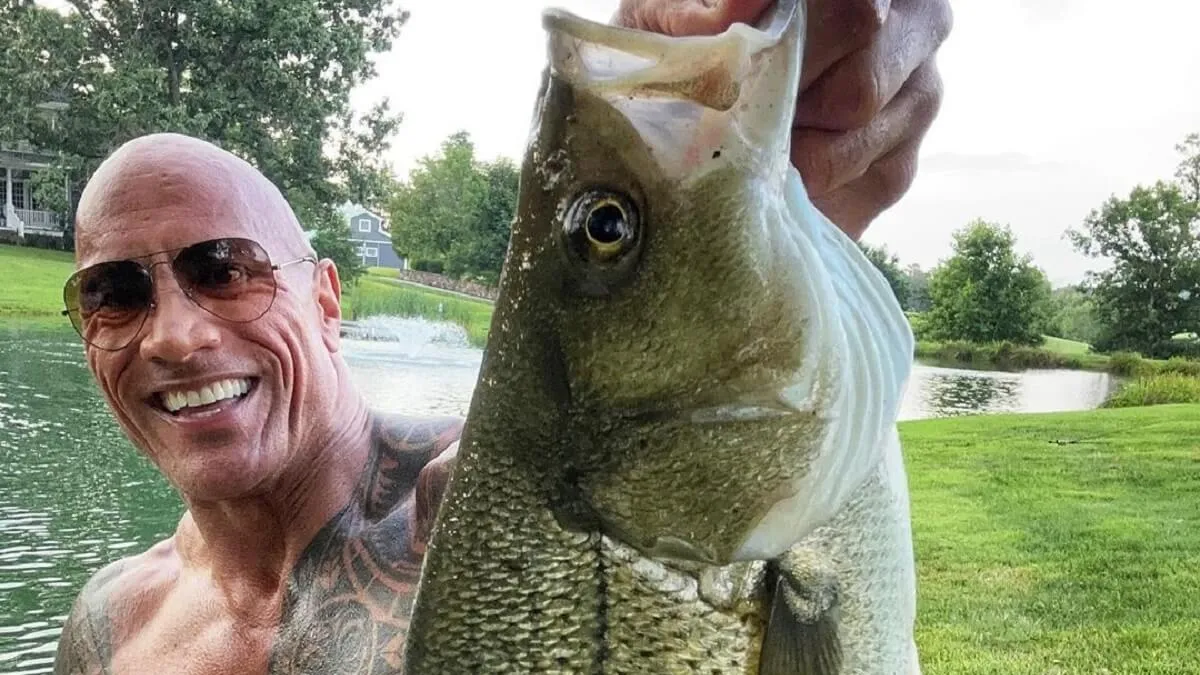 Dwayne Johnsont kicselezte egy hal - Videó | Mindmegette.hu