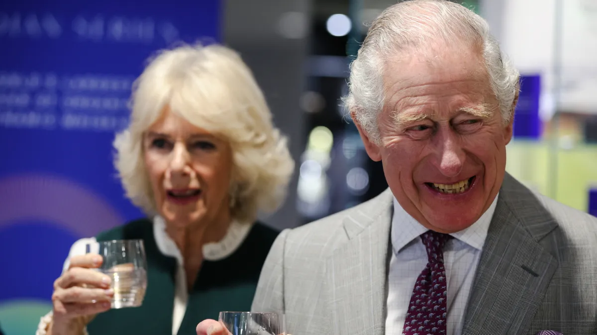 Így étkezik az angol királyi család: pizza , csoki csakis késsel és ...