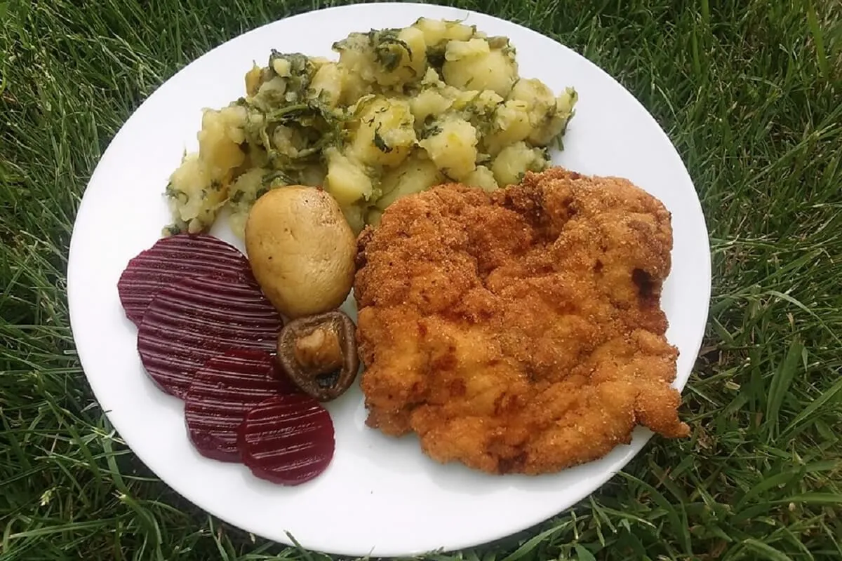 Rántott karaj petrezselymes burgonyával recept | Mindmegette.hu