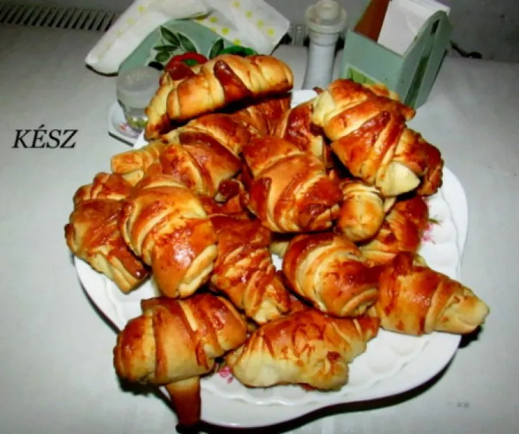 Sajtos kifli | Mindmegette.hu