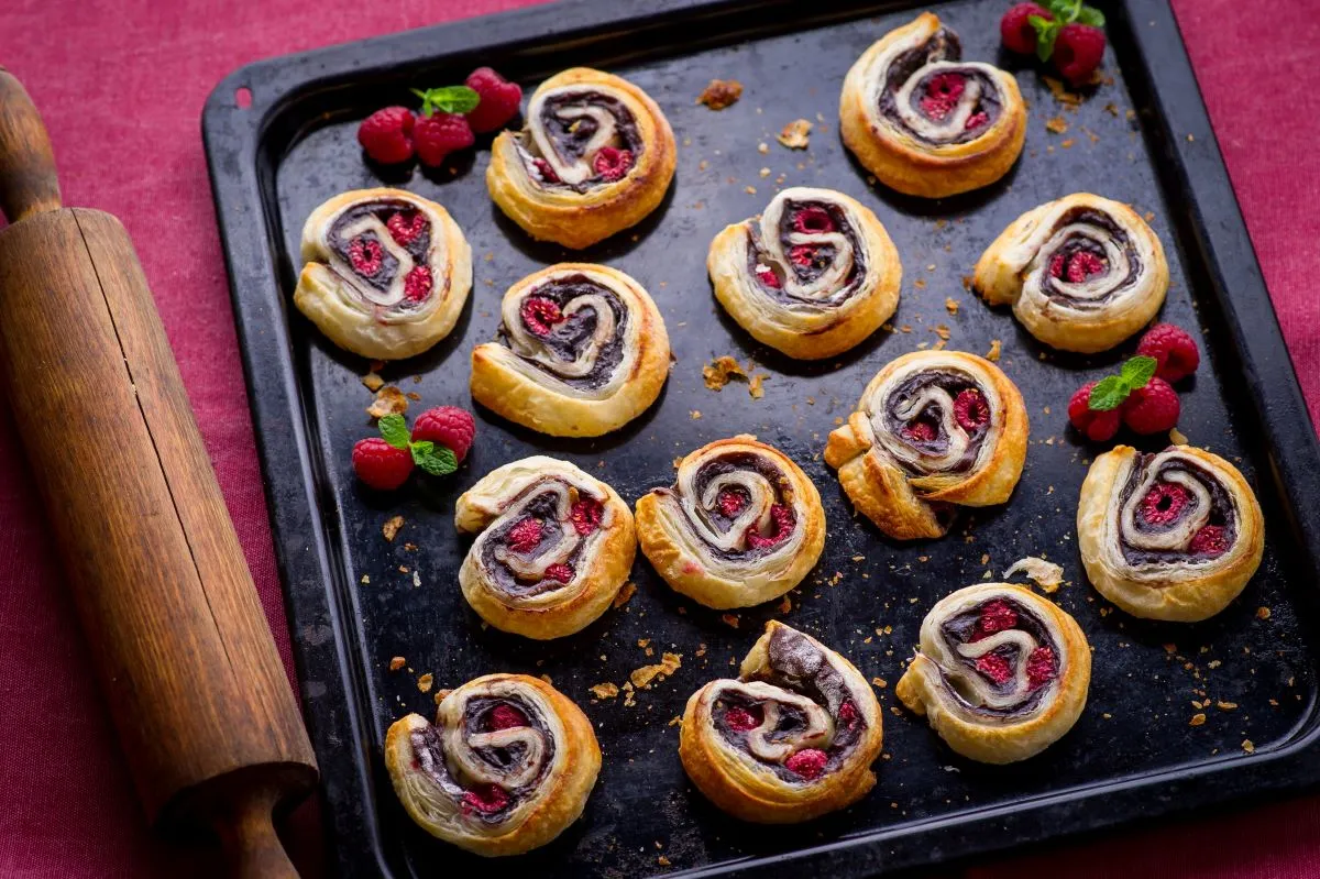 Villámgyors málnás-csokis csiga recept | Mindmegette.hu